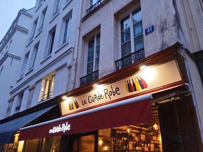 Le garde robe - cartonsgratuits.com